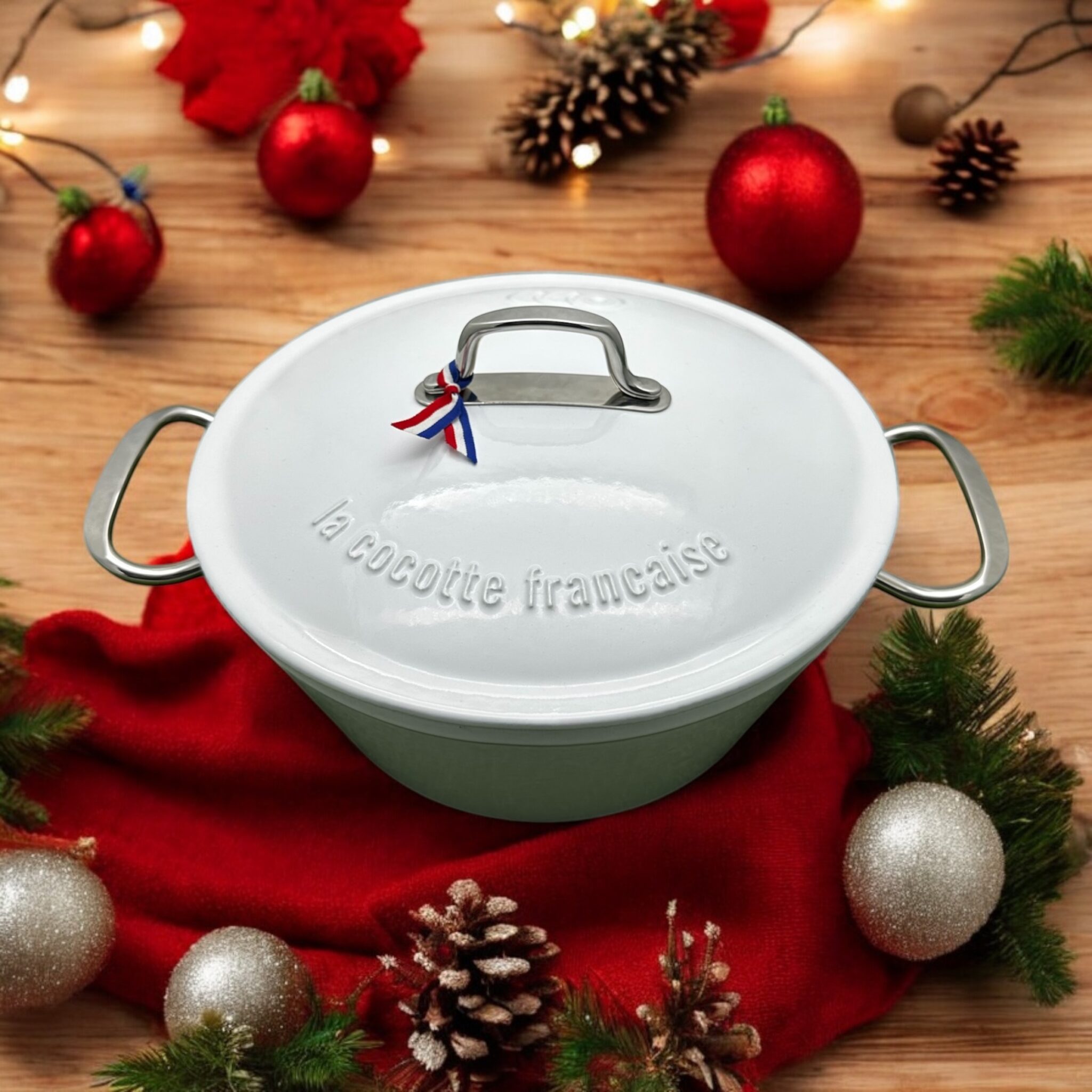 La cocotte française - Cocottes en fonte émaillée et poignées en inox ...
